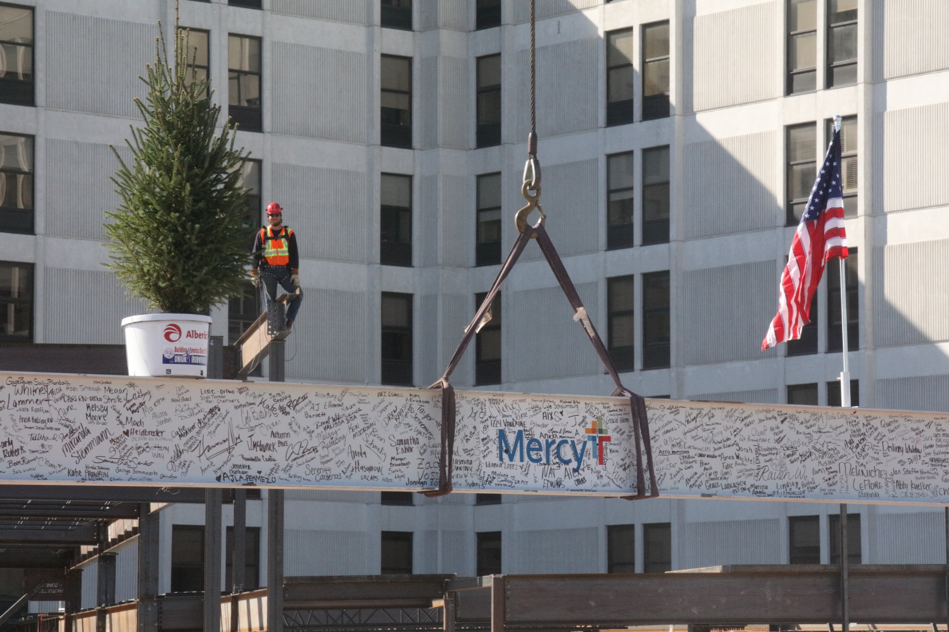 Mercy Hospital South holds ‘topping out’ ceremony for newly expanded ...