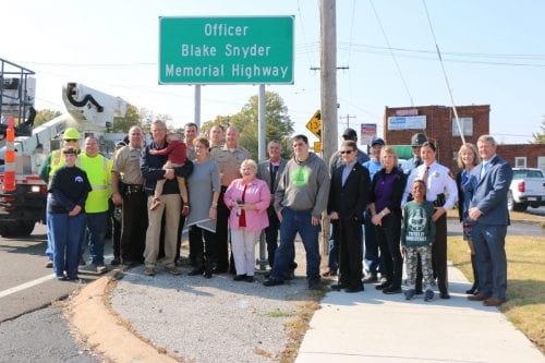 Snyder sign unveiled on Gravois – St. Louis Call Newspapers